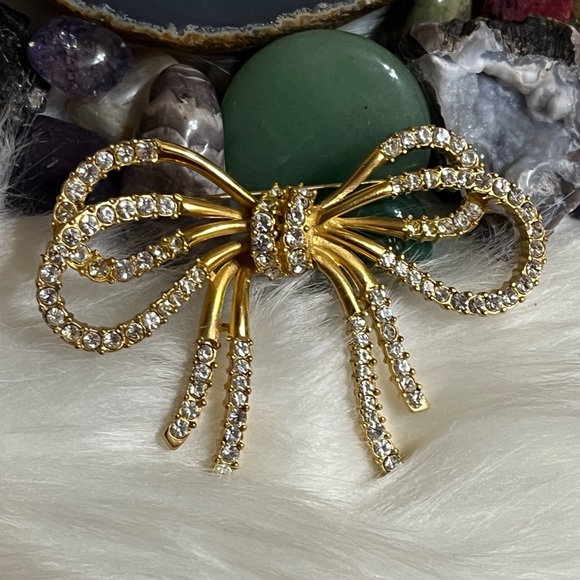 Vintage | Jewelry | Vintage Golden Flowy Rhinestone Bow Brooch | Poshmark